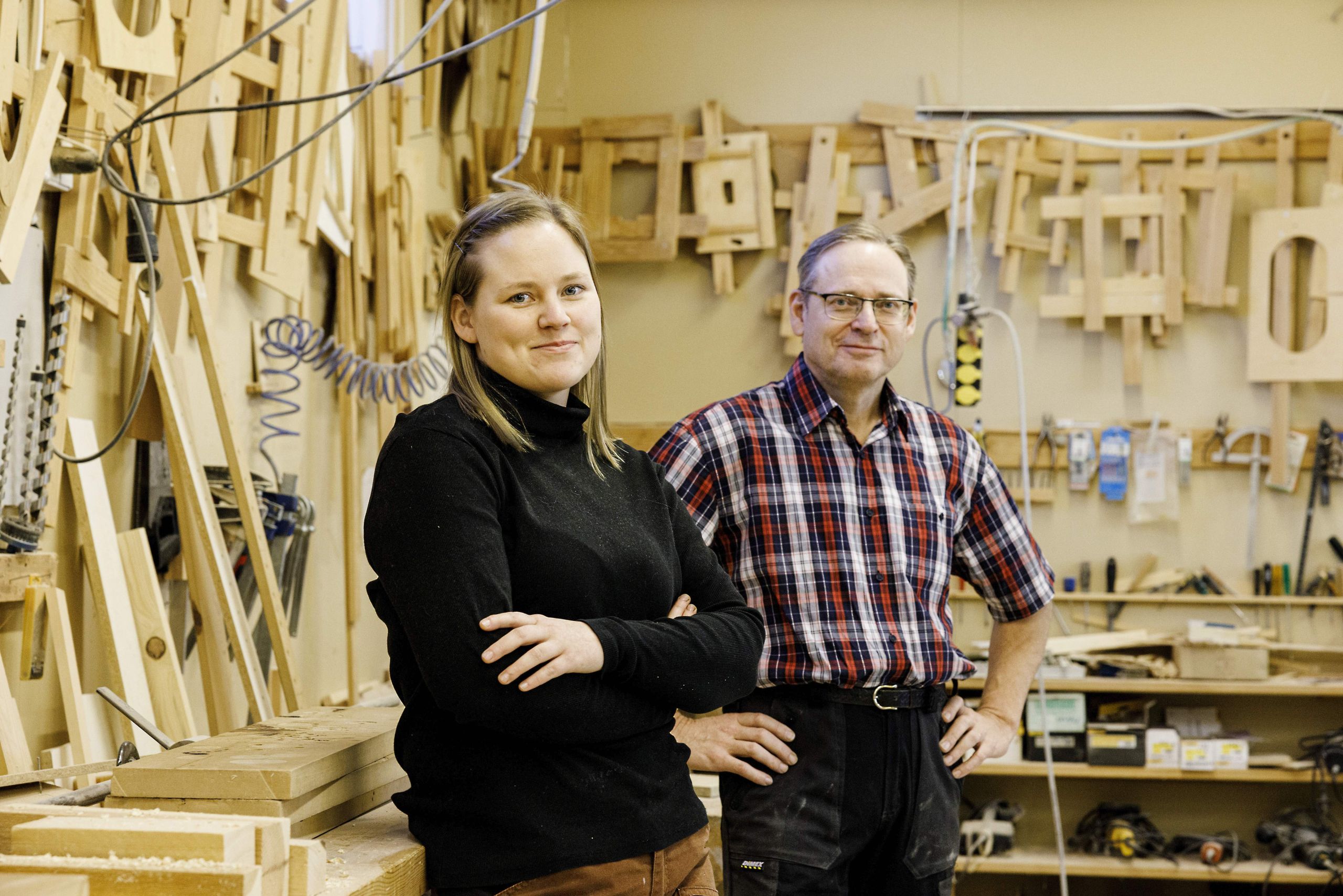 Ikkunan pokia ja designia oman metsän puista - Metsälehti